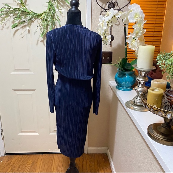 Boohoo | Dresses | Pantone Color Navy Blue Boohoo Long Sleeve Dress ...